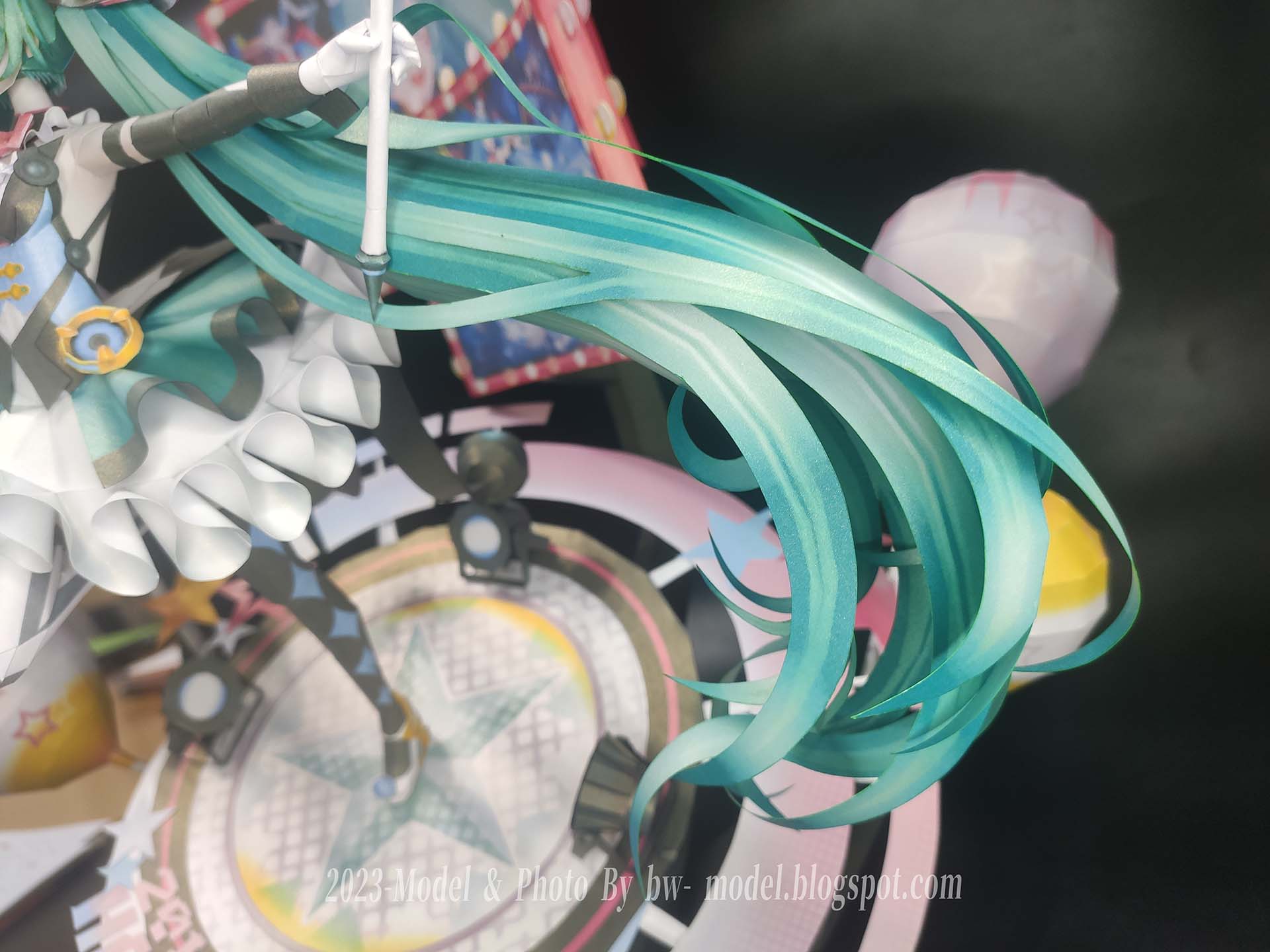 VOCALOID 初音未來(魔法未來2019 Ver.) 紙模型 製作 Paper Craft ペーパークラフト - Mobile01