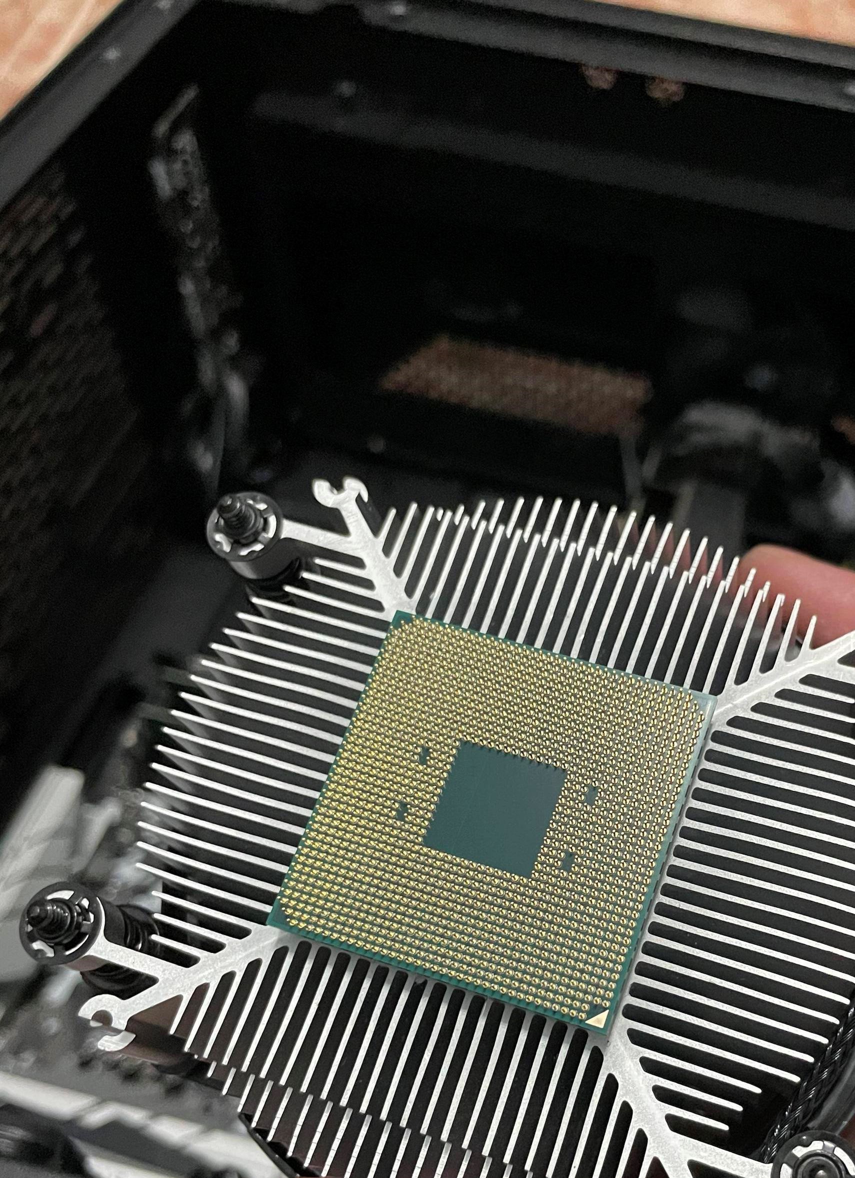 AMD Ryzen™ 9 7900X3D 遊戲處理器-"依然"可以冠以X3D遊戲旗艦處理器的產品。 - Mobile01