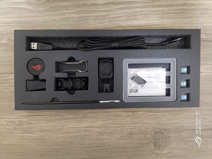 ROG Azoth 75%無線客製化電競機械鍵盤開箱 - Mobile01