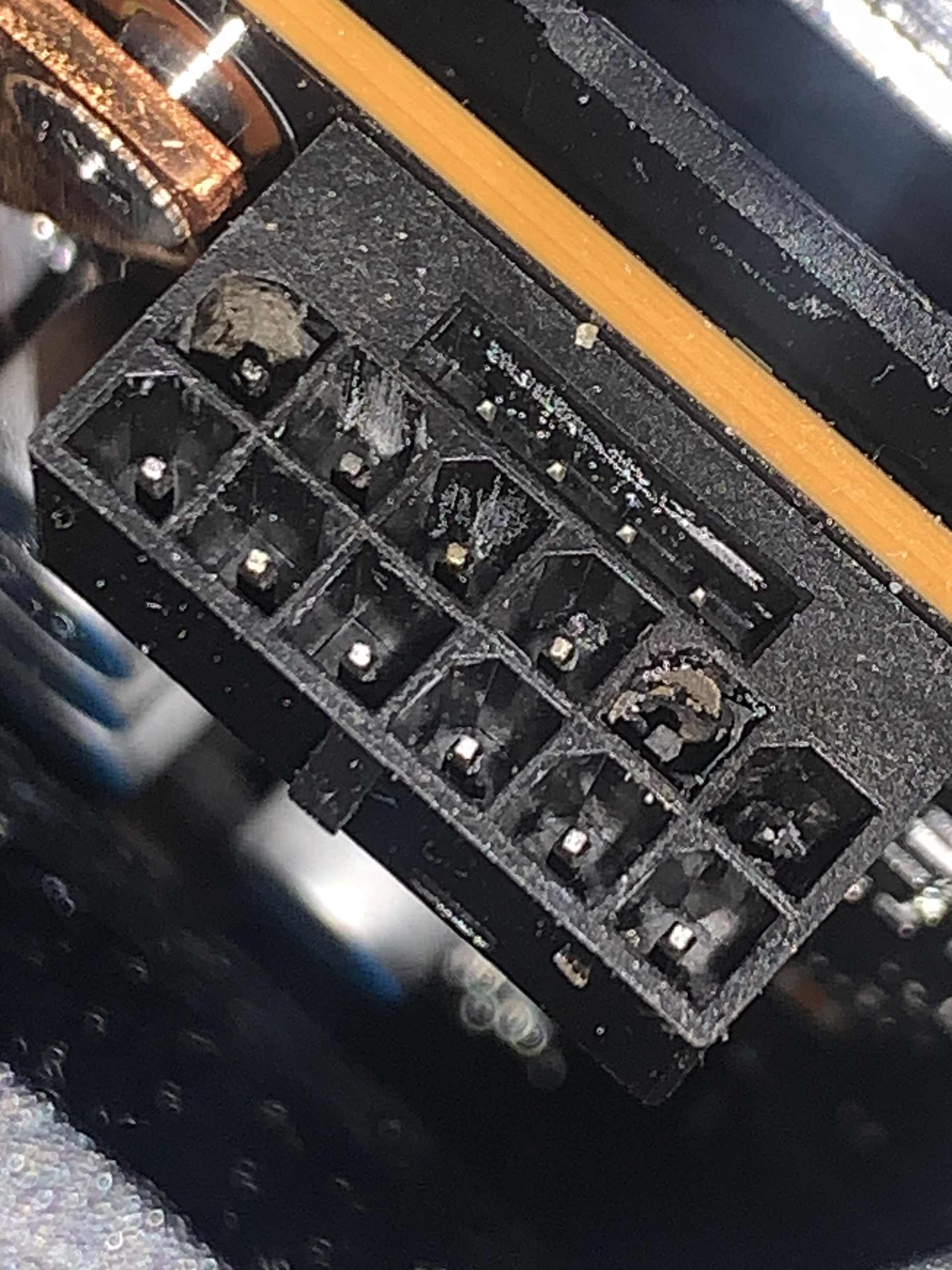 (轉)12VHPWR直出、插緊，結果還是燒 - Mobile01