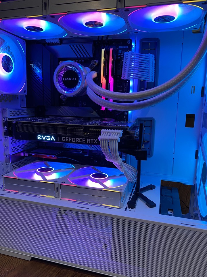 亮強棒！聯力AL120 V2 & Strimer Plus V2 開箱體驗(文長圖多) - Mobile01