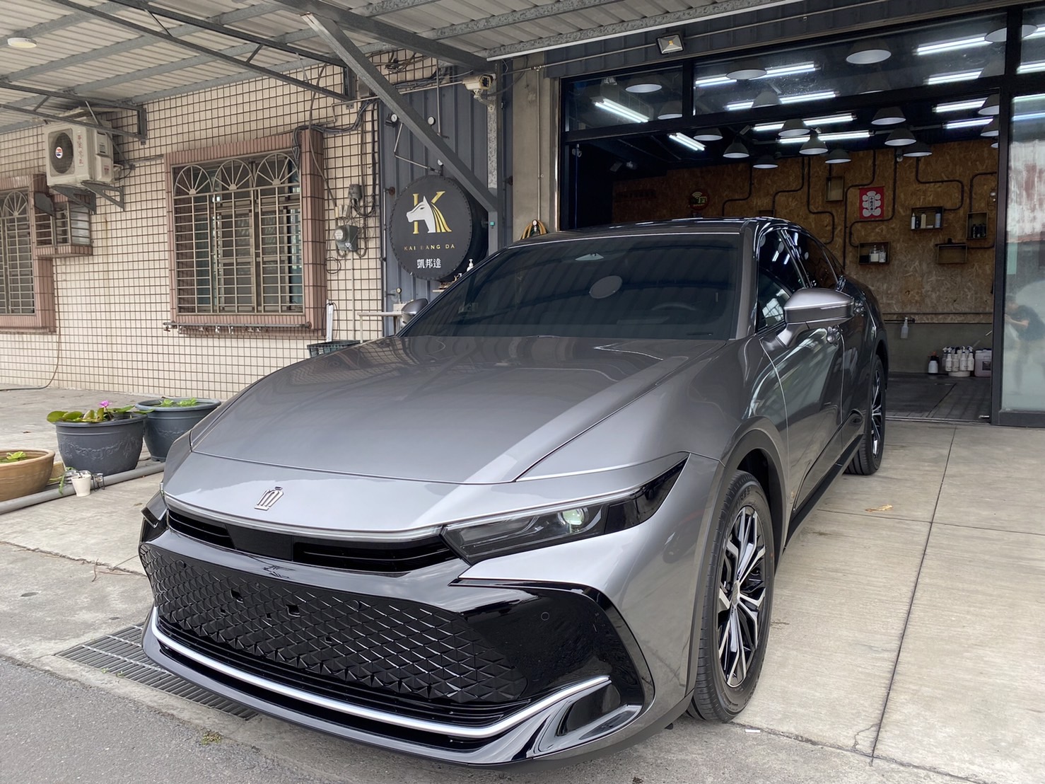 TOYOTA CROWN CROSS 開一週的皇冠！ - Mobile01