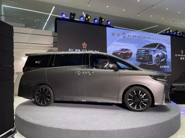 加了皇冠的Alphard 全新Crown Vellfire於中國發表 - Mobile01