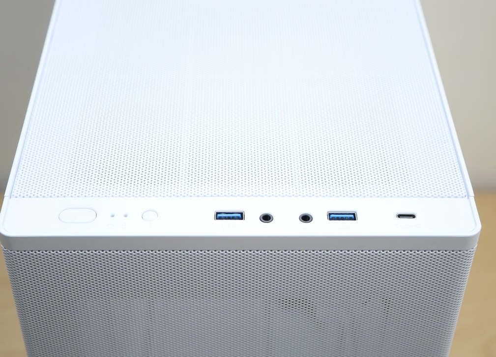 [開箱] 外型散熱兼顧 FSP全漢 CST360(W) 白 - Mobile01