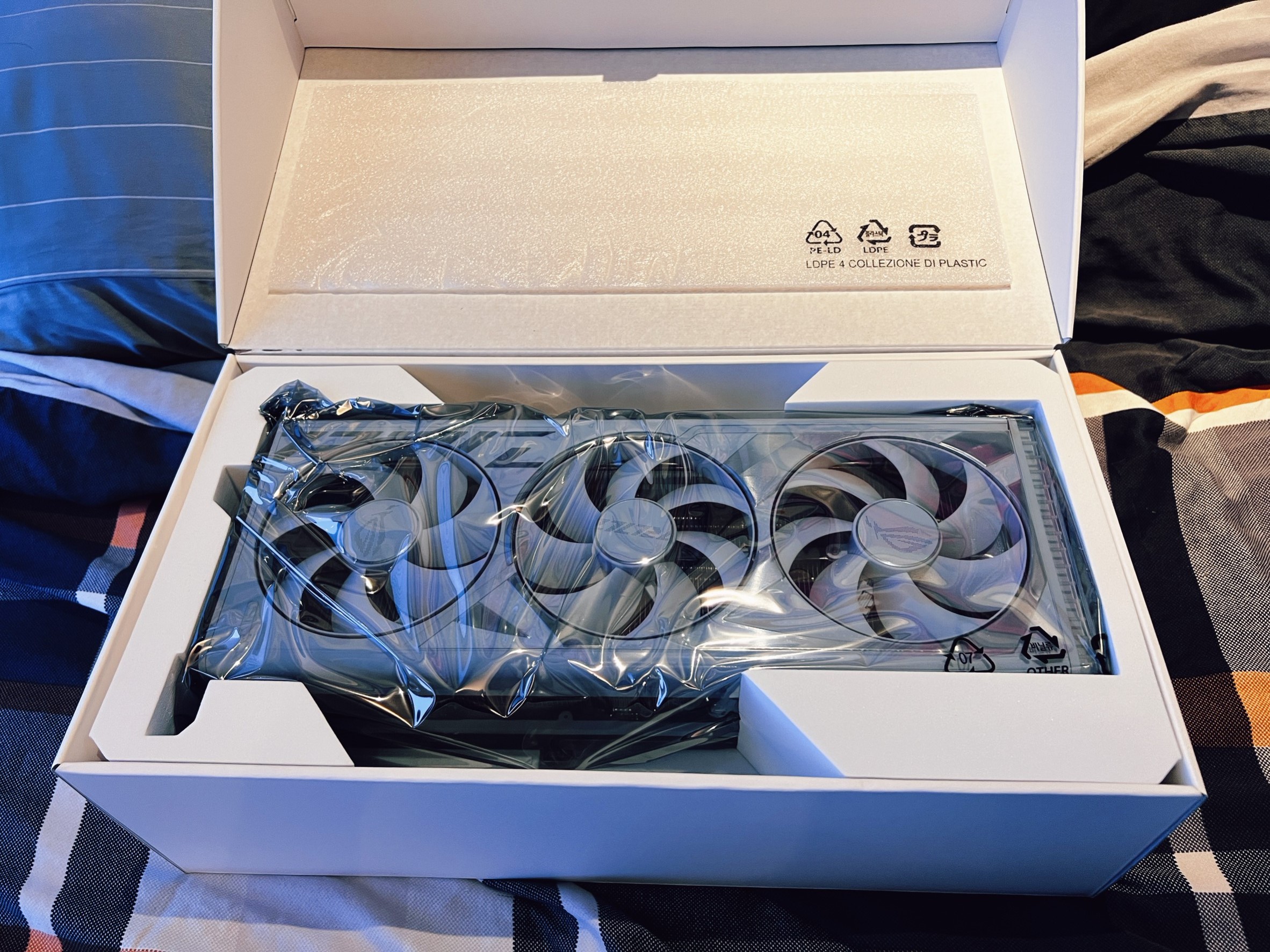 【其他】2023年真開箱ROG Strix GeForce RTX™ 4090 White @電腦應用綜合討論 哈啦板 - 巴哈姆特