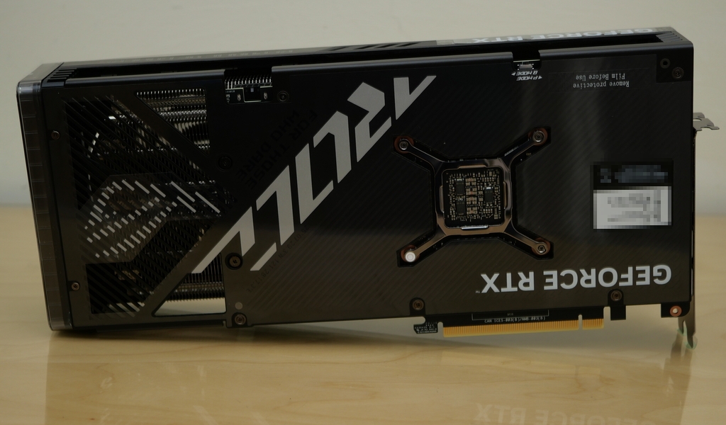 信仰與外觀兼顧的中階卡 ROG Strix 4070 12GB OC 開箱 - Mobile01