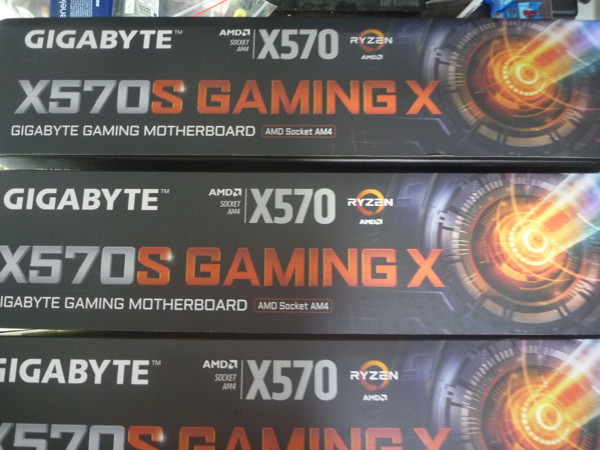 請問在被顯示卡遮住的ssd糟，如果安裝ssd，各位是用什麼ssd散熱片，謝謝。 (第2頁) - Mobile01