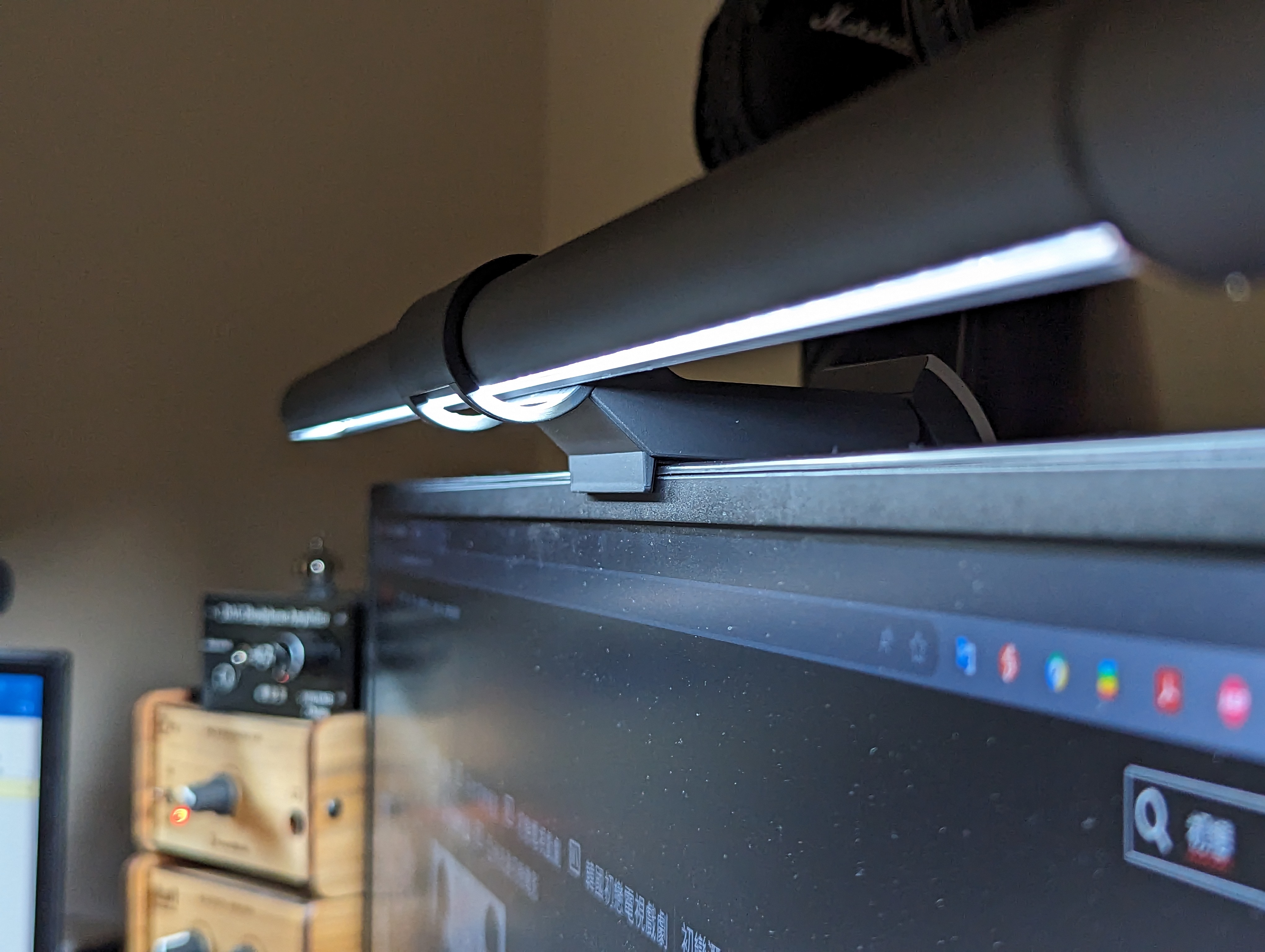 【開箱】Elesense Gemini-Light（E1132）螢幕前後雙燈掛燈開箱 - Mobile01