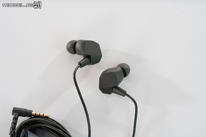 final VR2000 for Gaming 試聽報告｜定位感與音場感十足兼具優異音質 - Mobile01