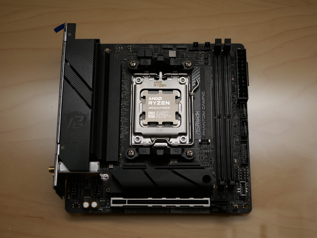 體積雖小功能齊全 ASRock 華擎 B650I Lightning WiFi ITX 開箱 - Mobile01