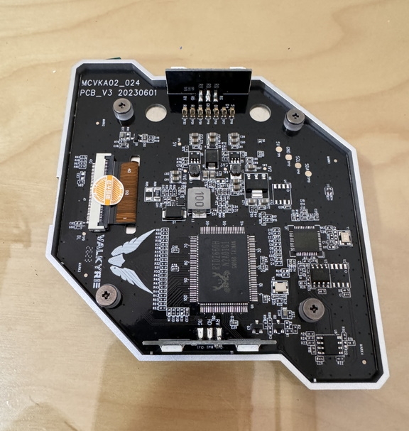 空冷也有 LCD 瓦爾基里 - Valkyrie R125 開箱 - Mobile01