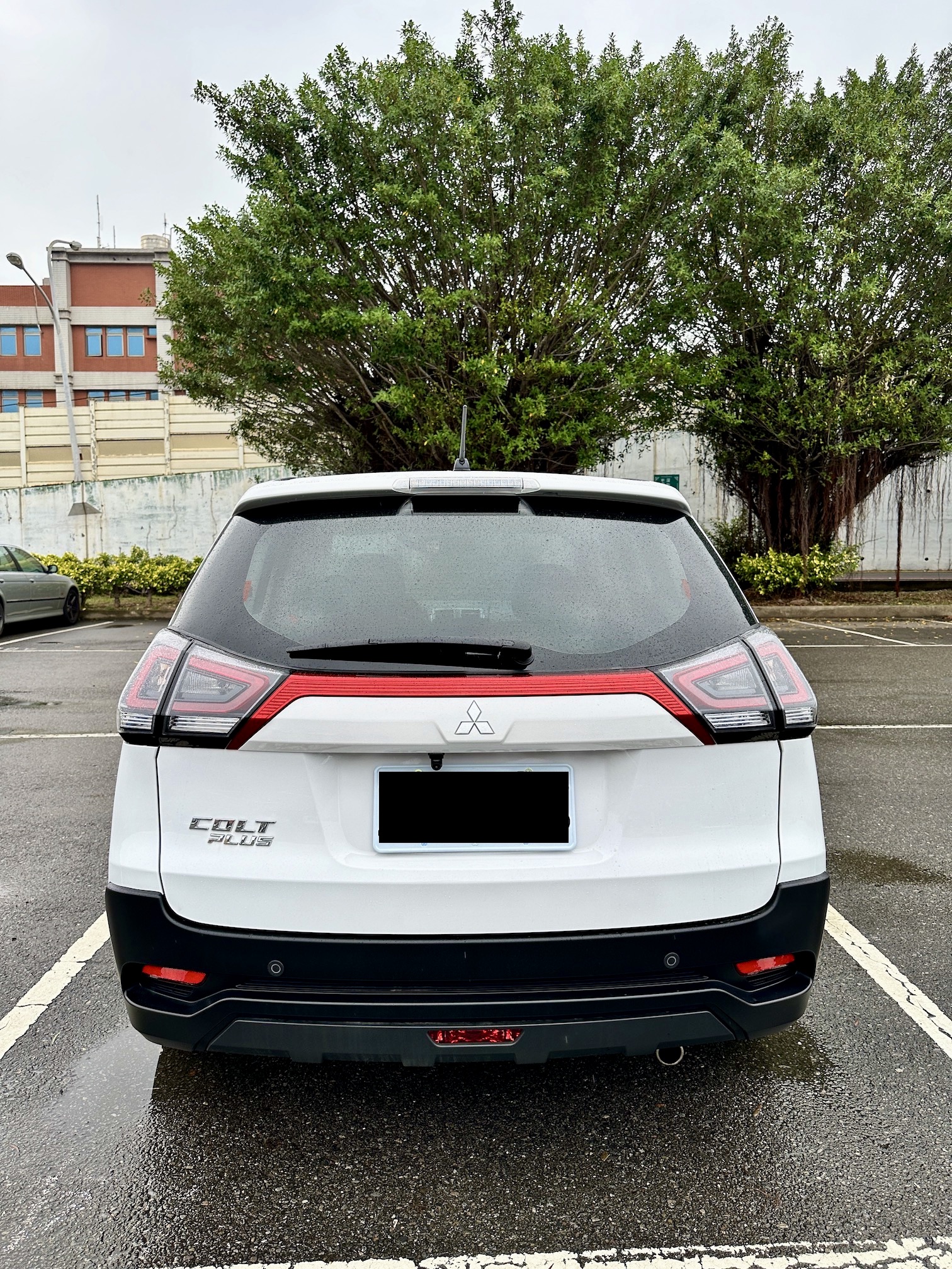 下雨天，交車天。(可能是) 配備最滿的 Colt Plus (圖多) - Mobile01