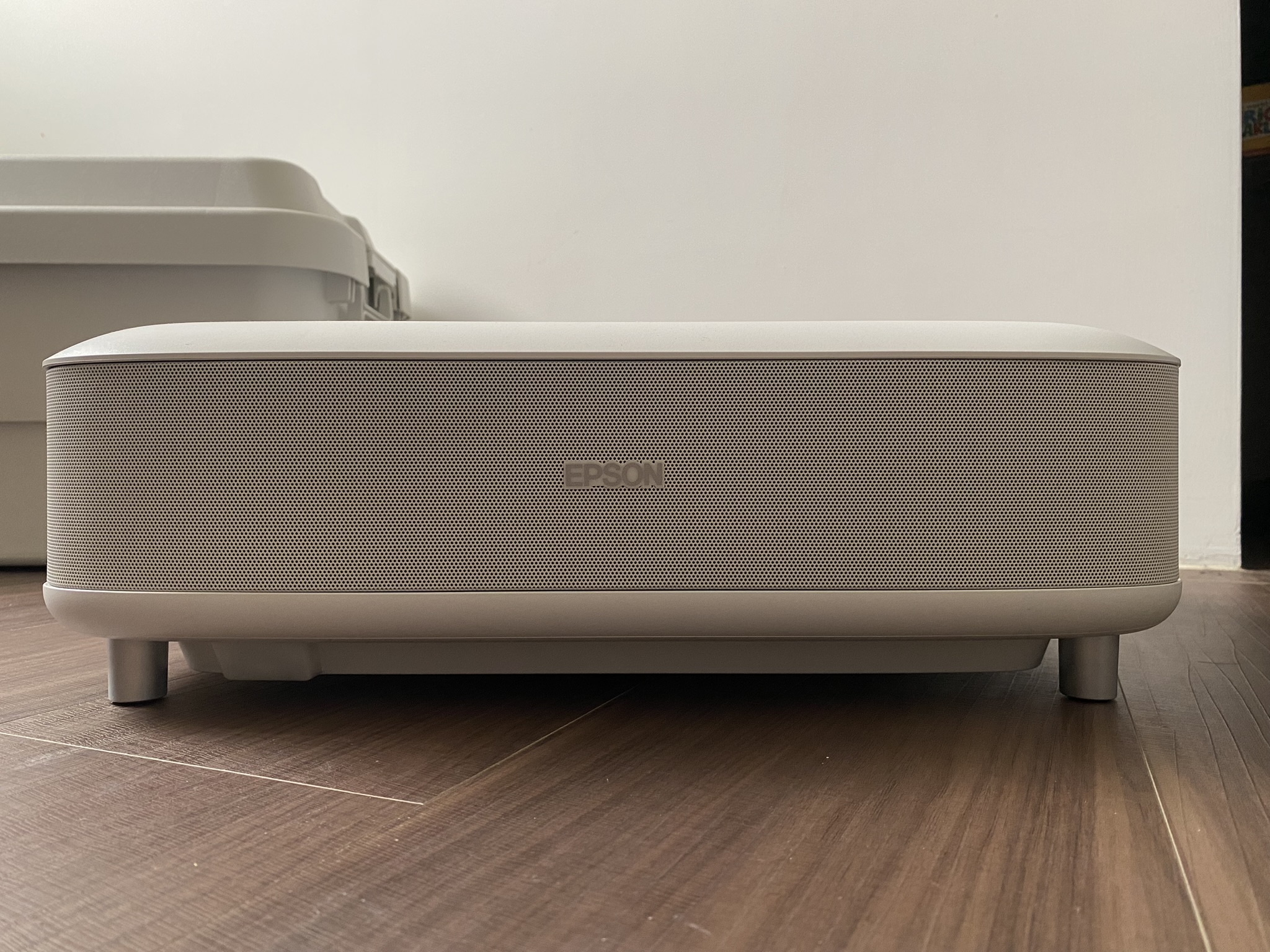 【體驗分享】Epson EH-LS650! 輕鬆、簡潔滿足您日常電視與家庭劇院需求的好選手! - Mobile01