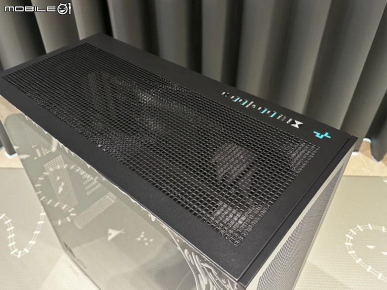 三模切換！九州風神 Morpheus 全塔機殼 - Mobile01