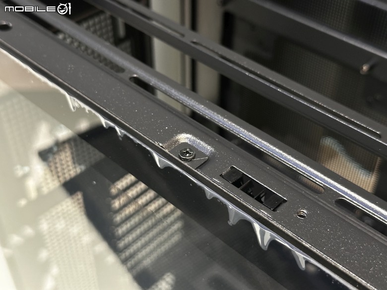 三模切換！九州風神 Morpheus 全塔機殼 - Mobile01