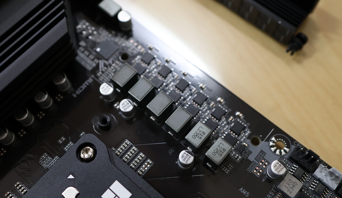 性價比取向 AM5 ATX 裝機新選擇，技嘉 B650 EAGLE AX 開箱 - Mobile01