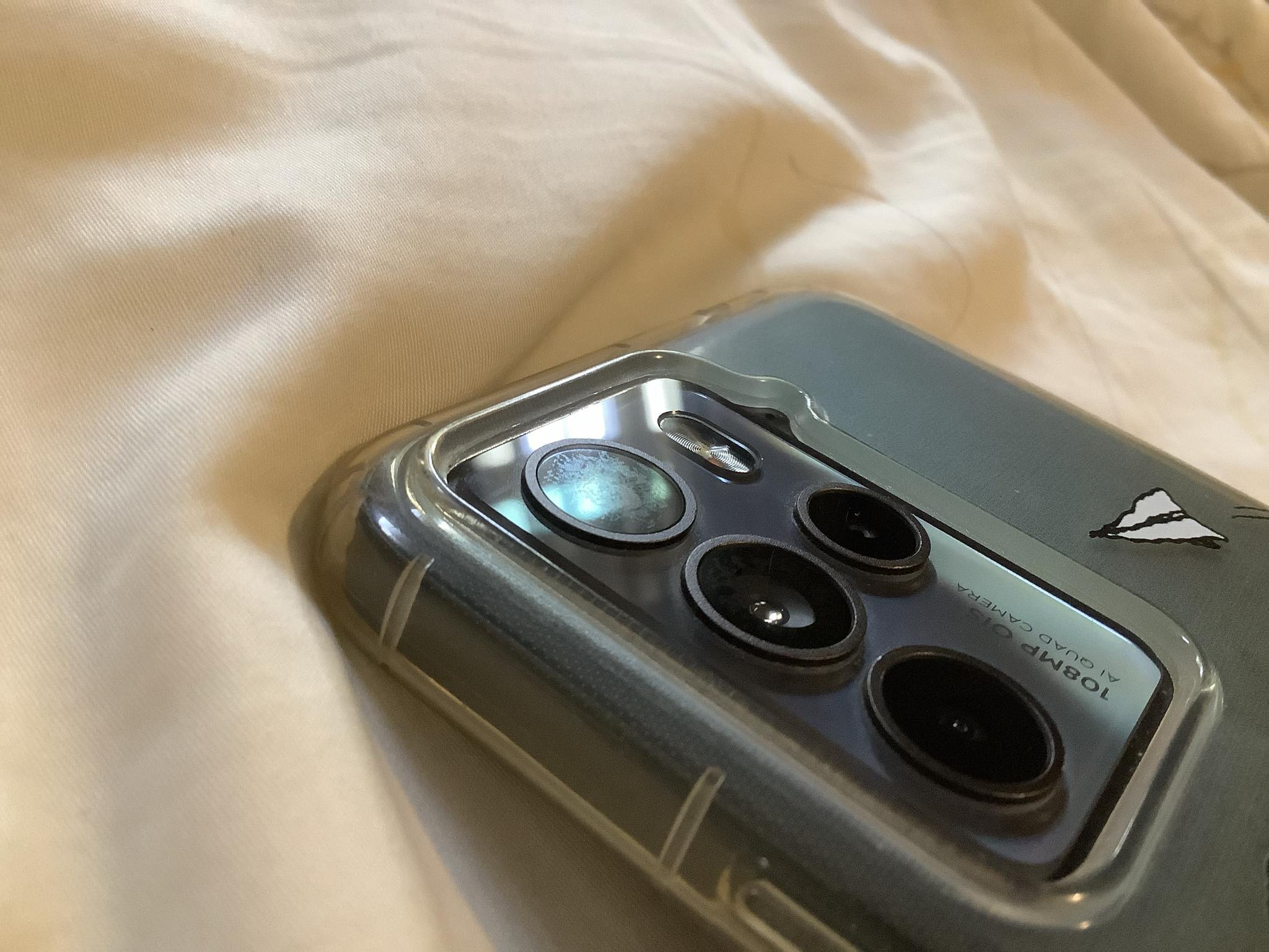 U23 pro 12G/256G 鏡頭蓋不抗磨 - Mobile01