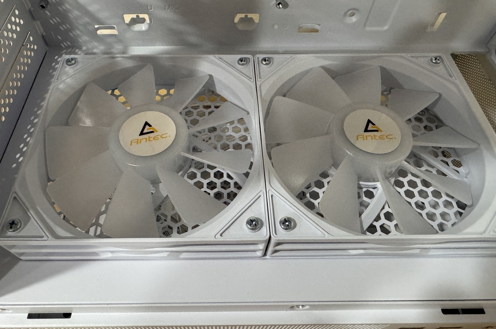 小型入門海景房 Antec CX200M RGB 開箱 - Mobile01
