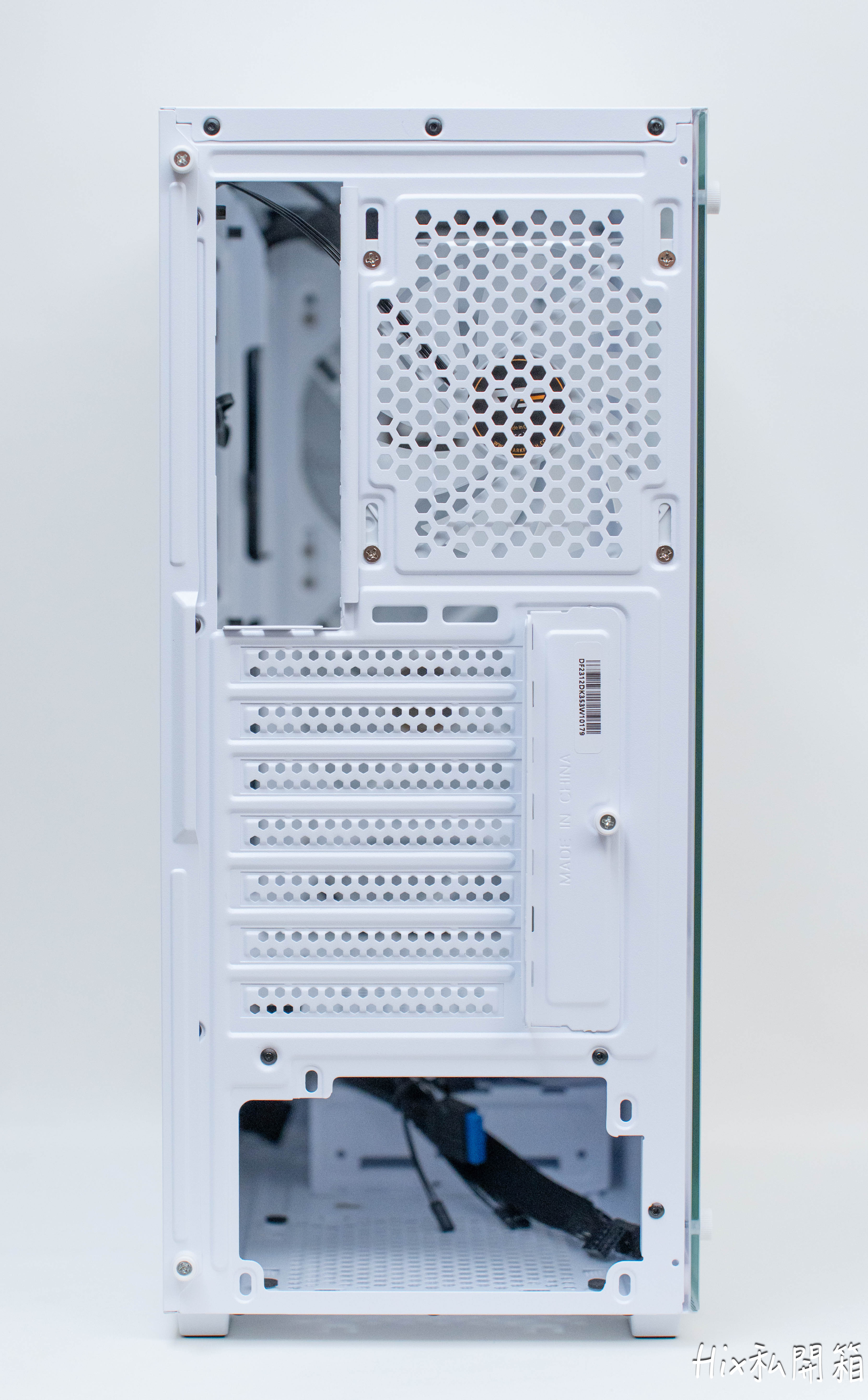 [開箱] 我就俗!! 大飛 DK353 平價機殼 開箱 - Mobile01