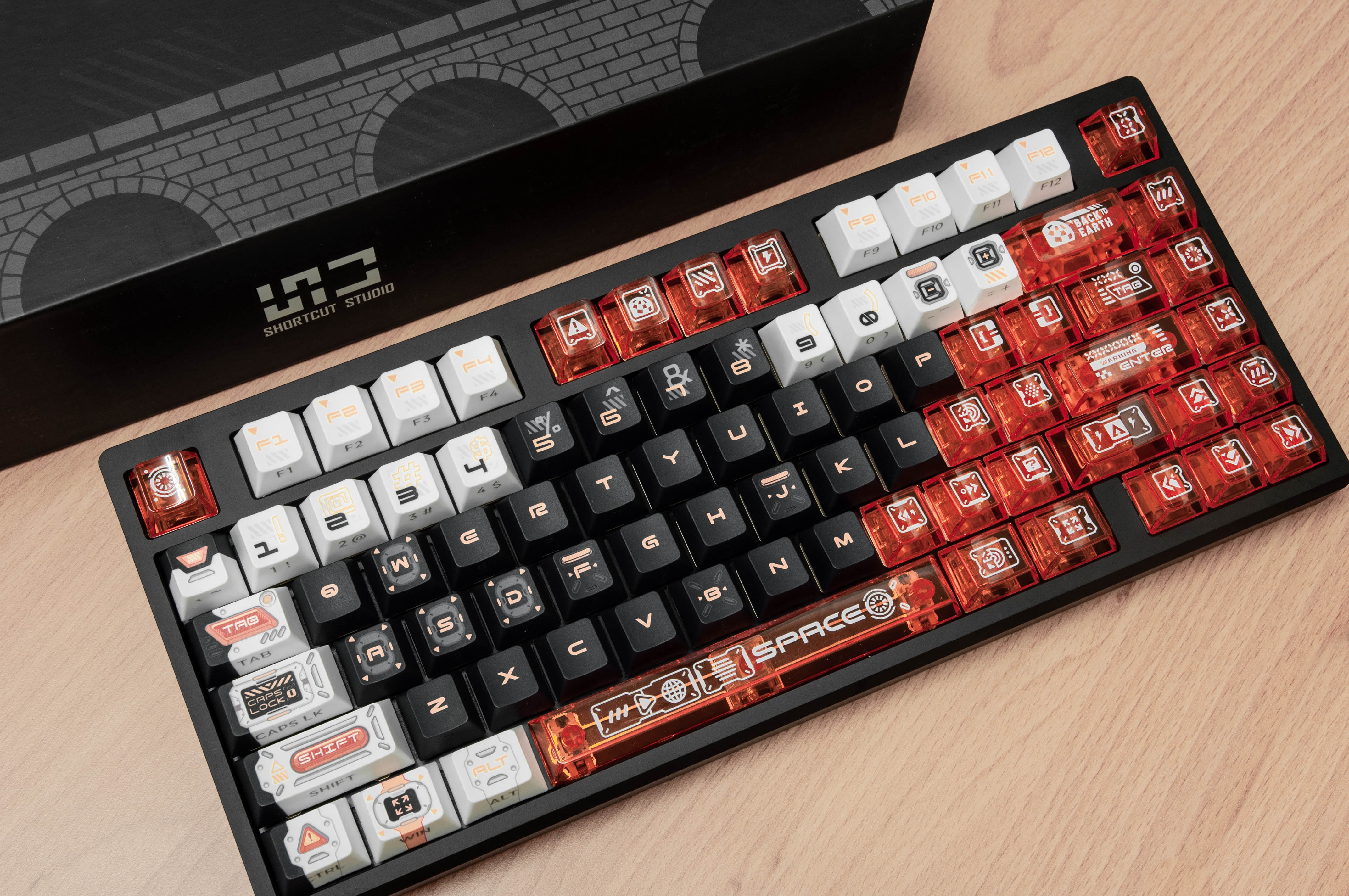 「橋75 SC Bridge75 三模鋁殼快拆機械鍵盤」 - 再摔進坑開箱文。 - Mobile01