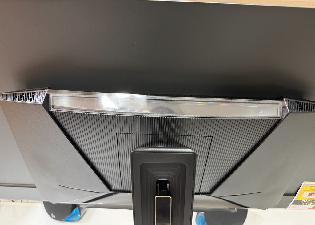 分享 DP2.1 UHBR20 戰未來 QD-OLED 技嘉 AORUS FO32U2P 開箱 - Mobile01