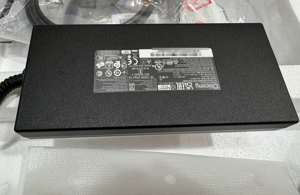 分享 DP2.1 UHBR20 戰未來 QD-OLED 技嘉 AORUS FO32U2P 開箱 - Mobile01