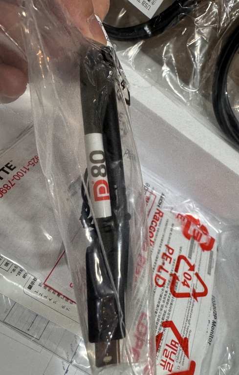 分享 DP2.1 UHBR20 戰未來 QD-OLED 技嘉 AORUS FO32U2P 開箱 - Mobile01