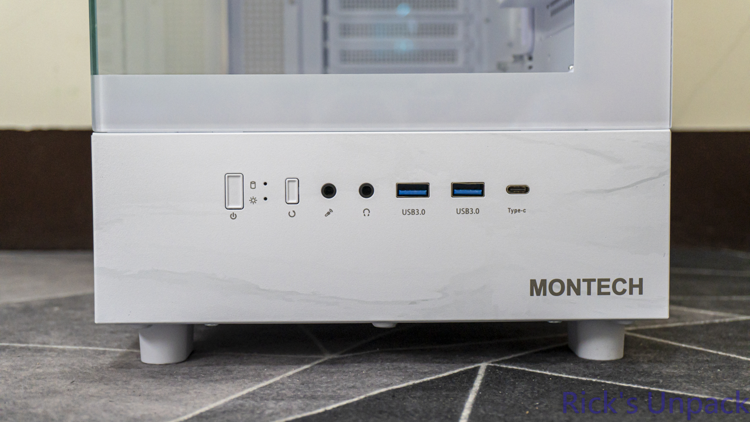 【開箱】木紋親民中塔海景殼 | MONTECH XR WHITE - Mobile01