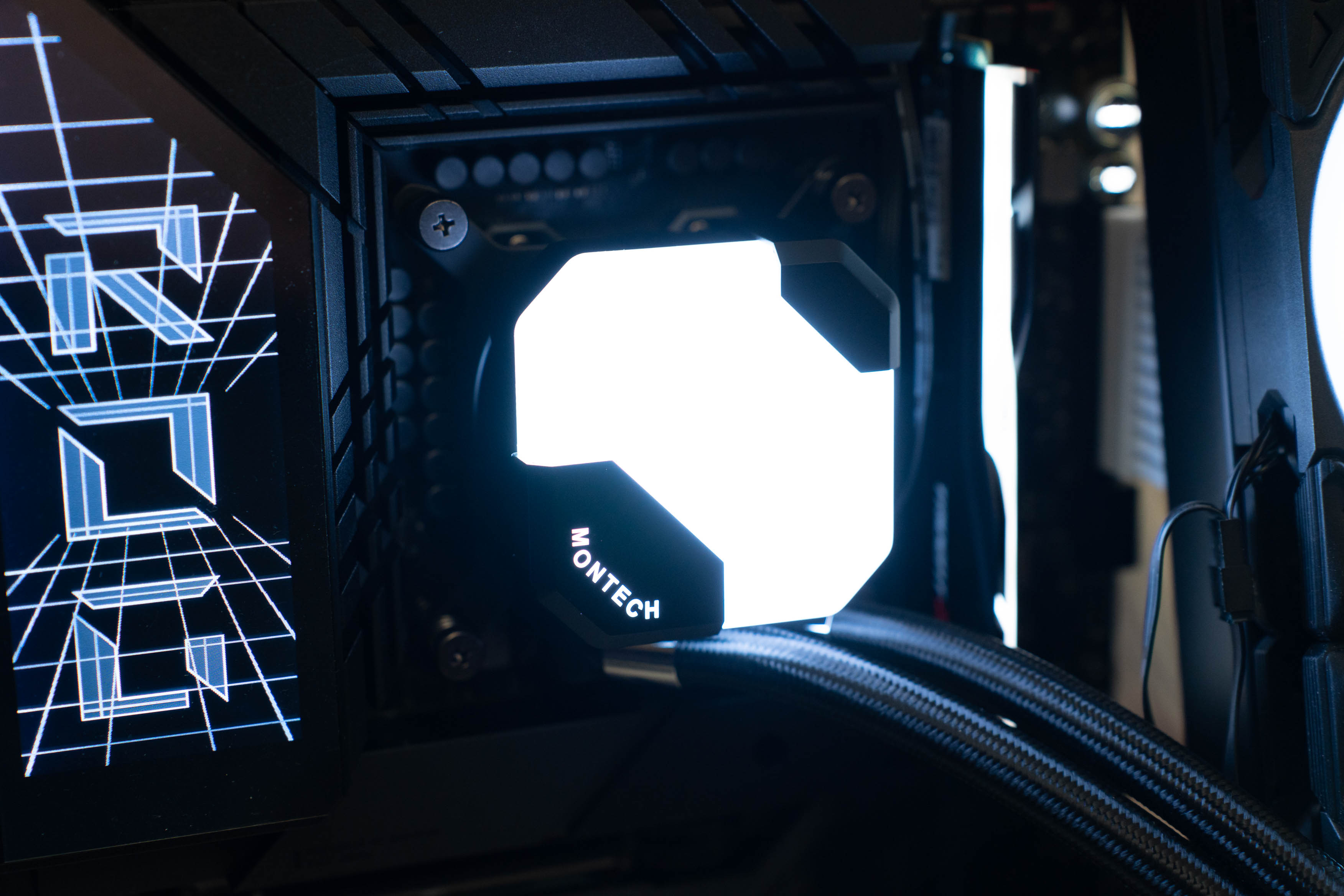 [開箱] 挑戰CP值的極致 君主HyperFlow 360水冷 - Mobile01