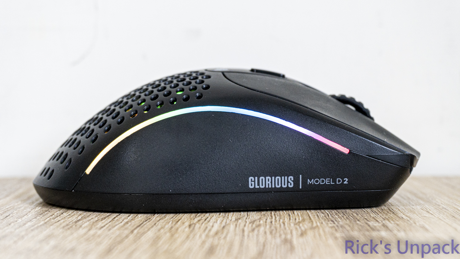 【開箱】Glorious輕量三模右手人體工學鼠 | Glorious Model D2 WIRELESS - Mobile01