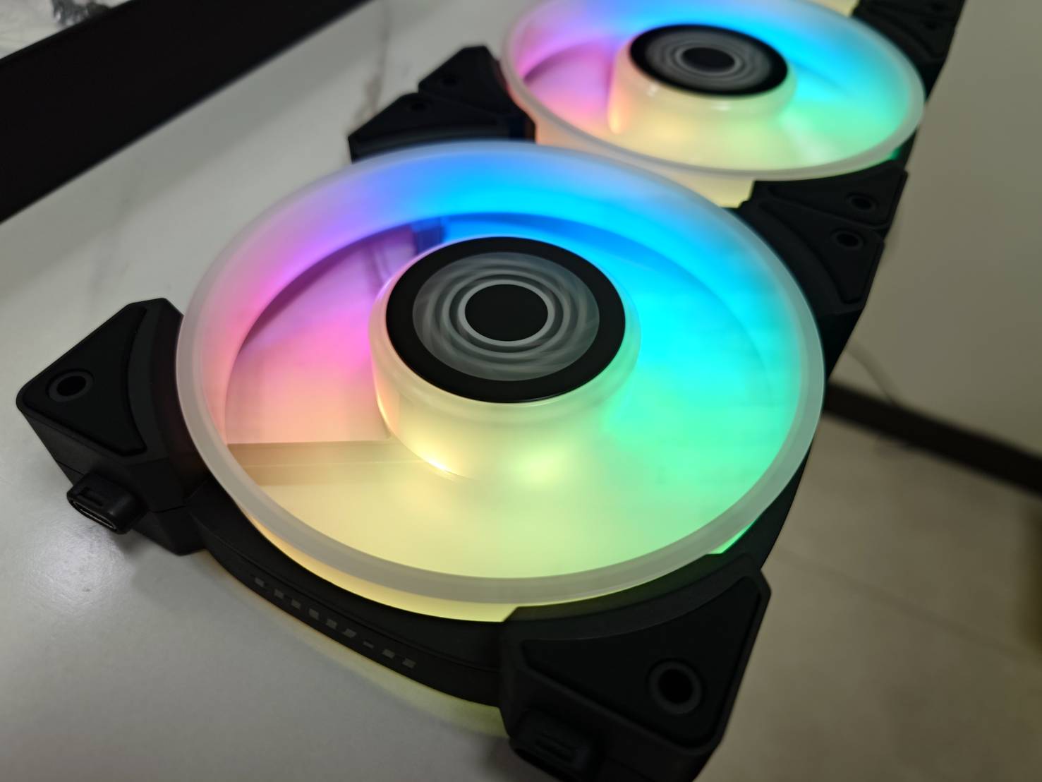 【InWin Lynx LN120】多變組合式小山貓-Type C 拼接風扇設計。 - Mobile01