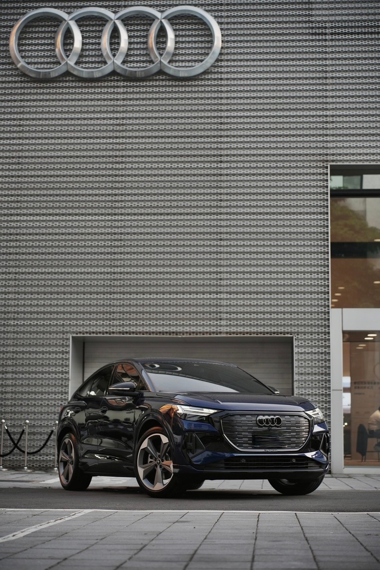 Q4 Sportback 45 s line edition one 星際藍 實拍照 - Mobile01