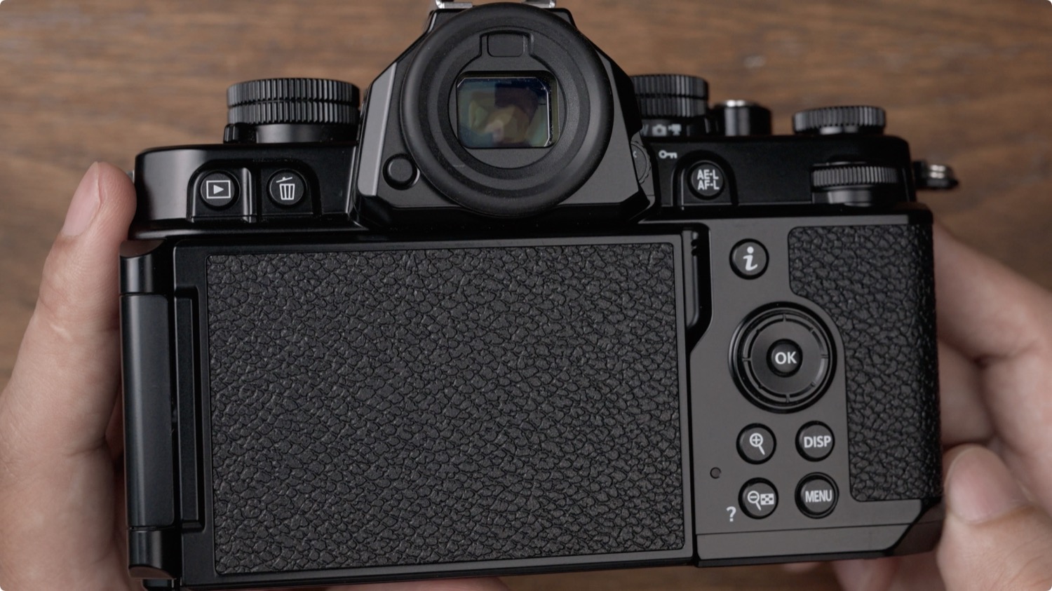 Nikon Zf 開箱 + 拍照、N-Log 錄影實測！把 Z9、Z8 旗艦功能塞進 FM2 的經典外型，一台能夠體驗百年光學魅力，連 Leica、Sony 鏡頭也能轉接的「有靈魂的相機 ...