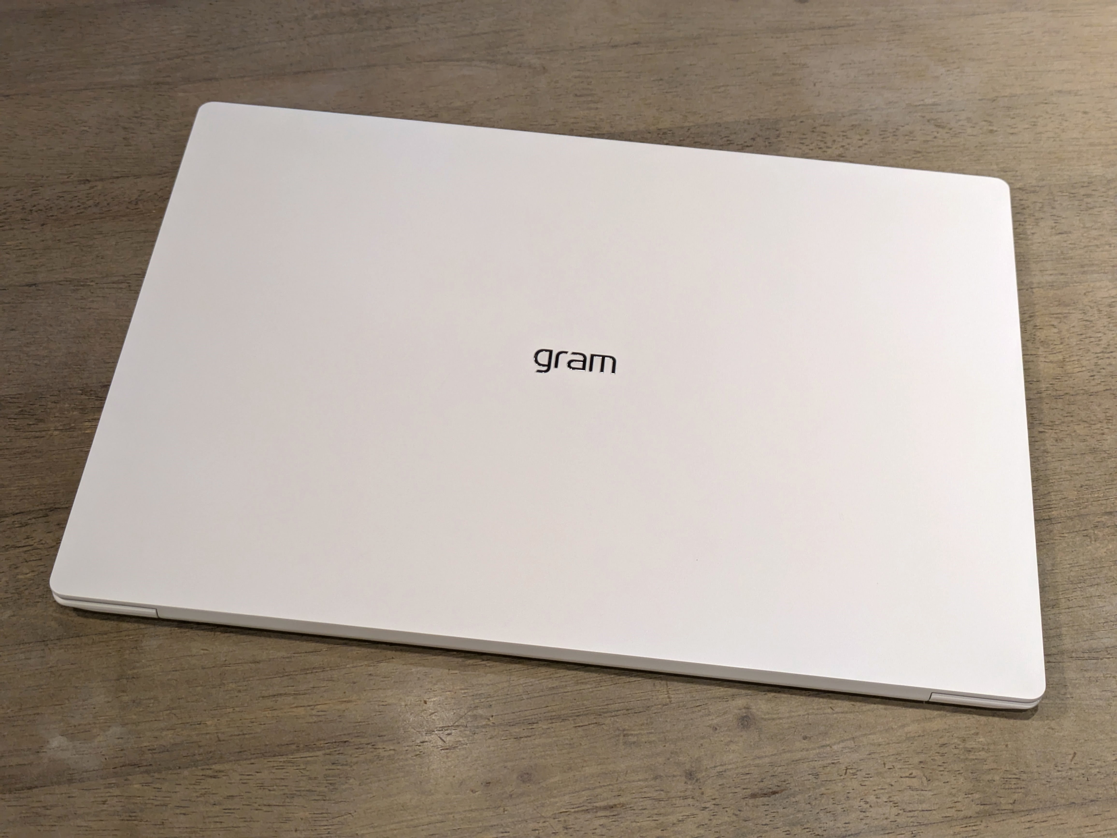 過目難忘的美型機 LG gram pro 16 冰雪白快速分享 - Mobile01
