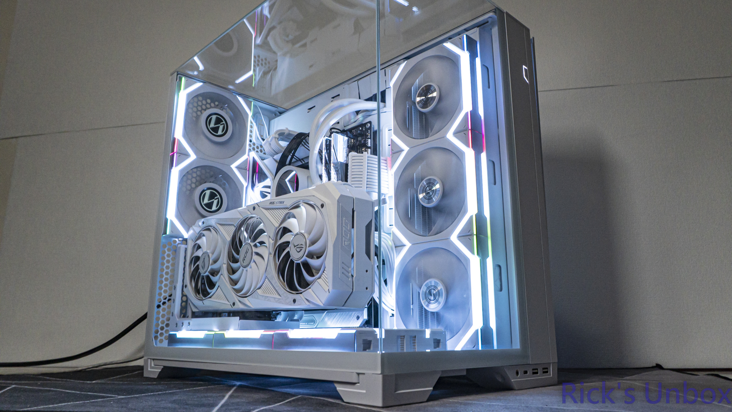 【開箱】緊湊卻更獨特全面 | LIAN LI O11 VISION COMPACT WHITE - Mobile01