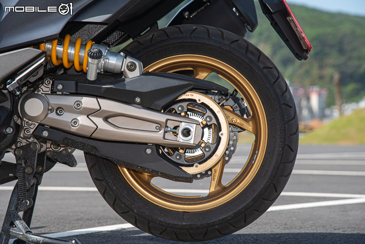 Kymco AK575 Premium Ohlins 特仕版試駕 | 成熟，不只是游刃有餘！ - Mobile01