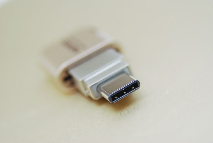 跨界高速傳輸，資訊交流無障礙，ADATA UC350 USB 3.1 64GB隨身碟 - Mobile01